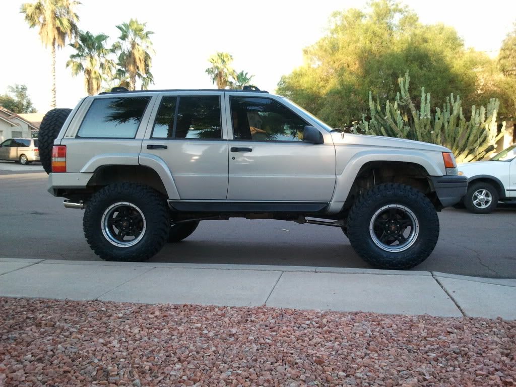 pics of my zj on 35s & 4.5 lift | Jeep Enthusiast Forums